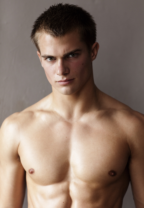 L'Homme du Jour: SETH KUHLMANN