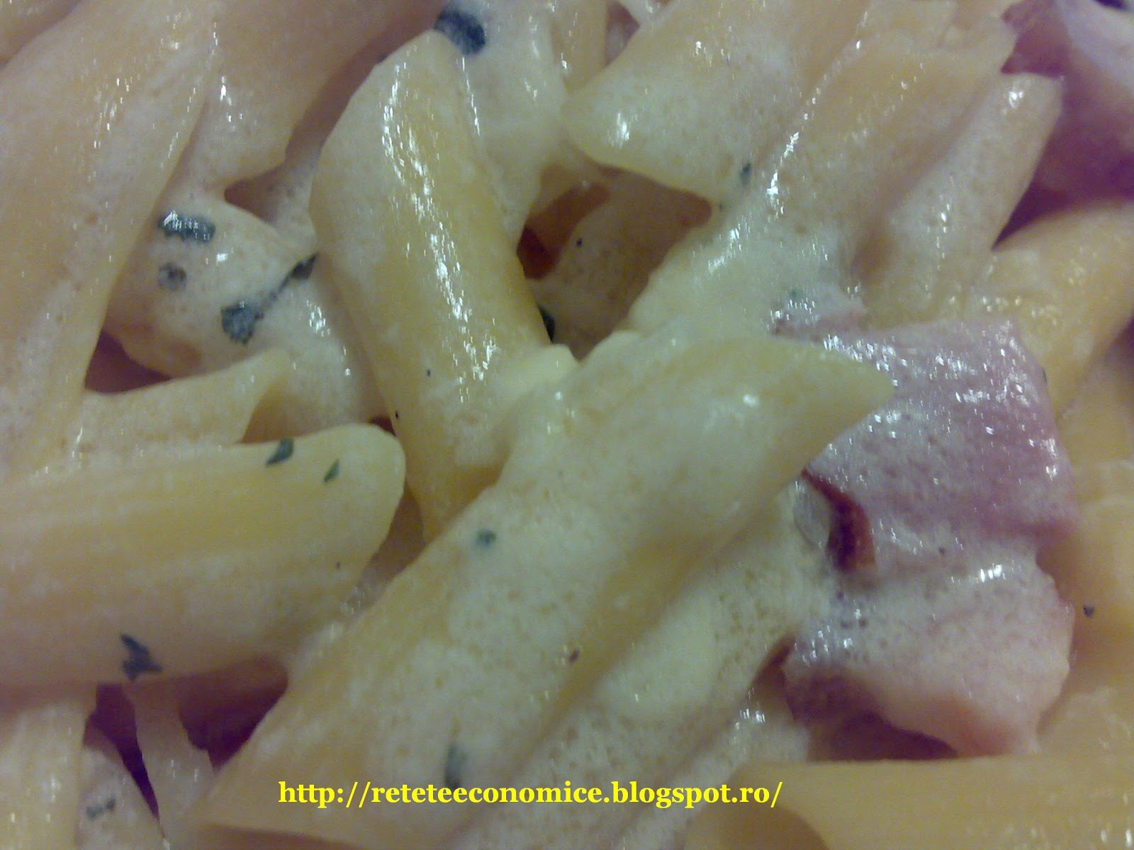 Gateste economic: Paste cu sos alb