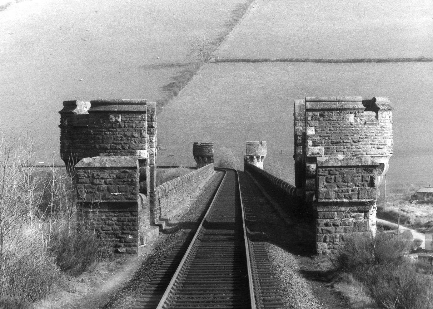 Railway Eye - the railway blog: Bridge over the river, Dai?