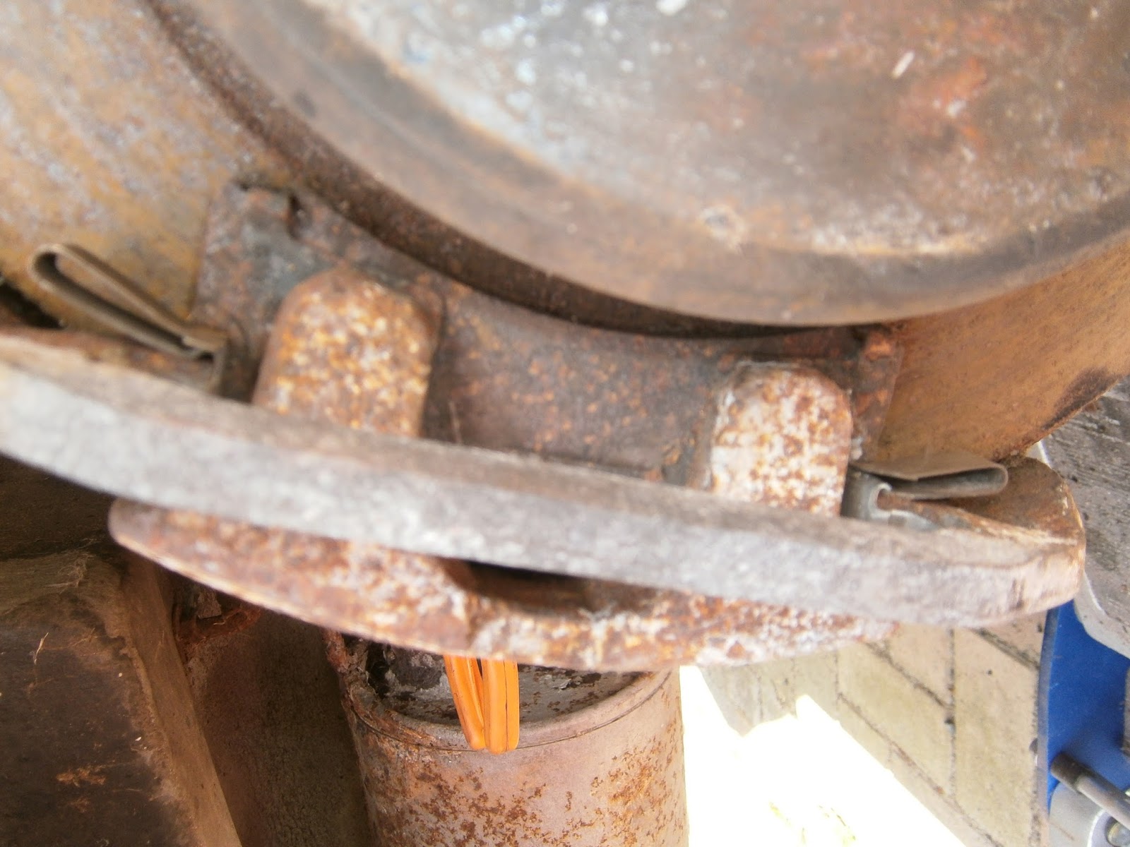 Lotus Excel Restoration: Dismantling the rear brakes and Parking Brake