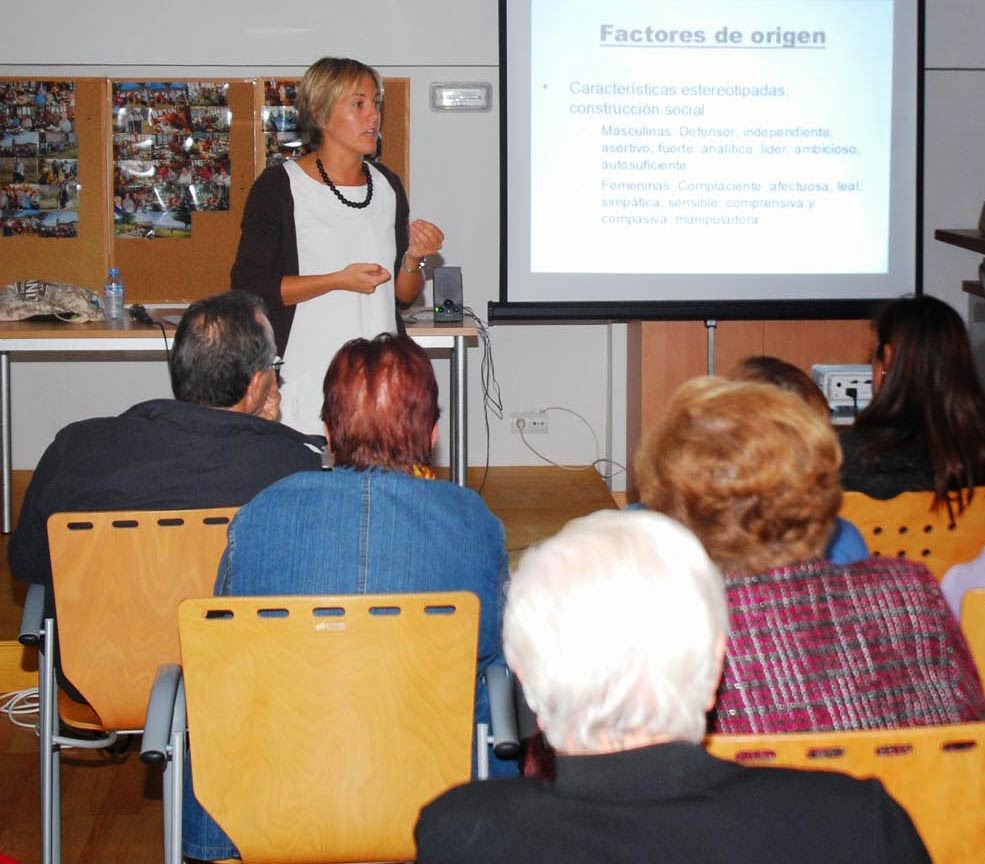 Torrelavega, cruce de caminos: Torrelavega: La segunda charla de las ...