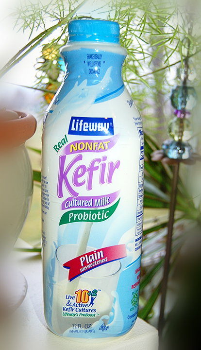 The Queen's Table: Banana Strawberry Kefir Smoothie