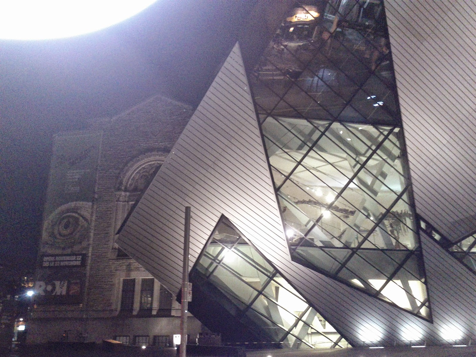 Toronto things: Royal Ontario Museum at night (ROM Pictures)