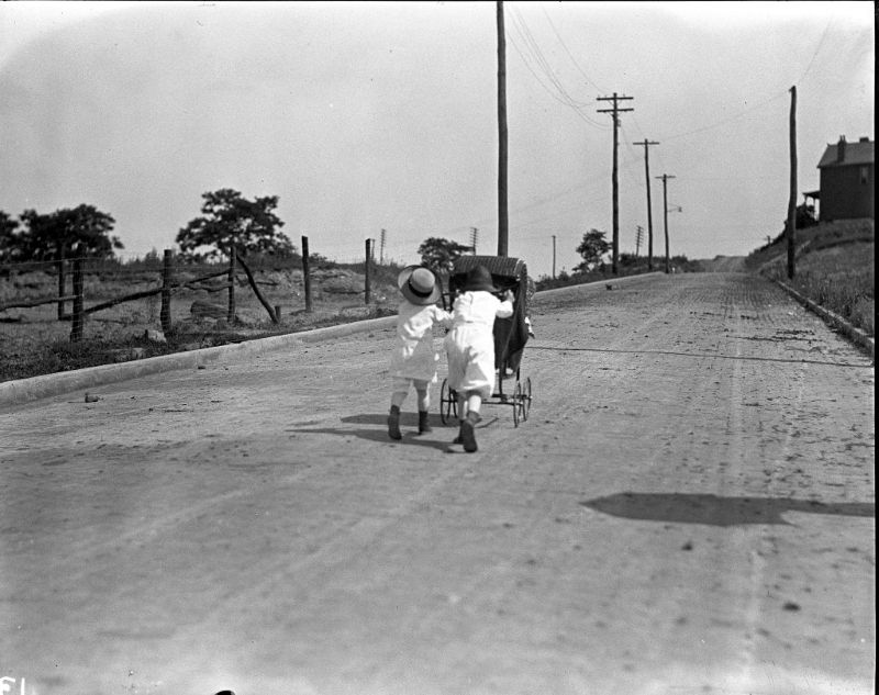 22 Amazing Found Photos Document Everyday Life of An American Family in ...