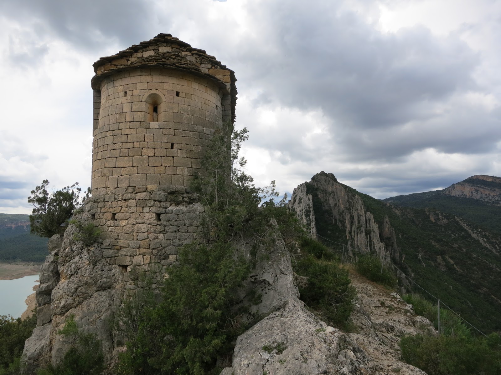 sleeping with my eyes open: Mont Sec, Congost de Mont-rebei, Ermita de ...