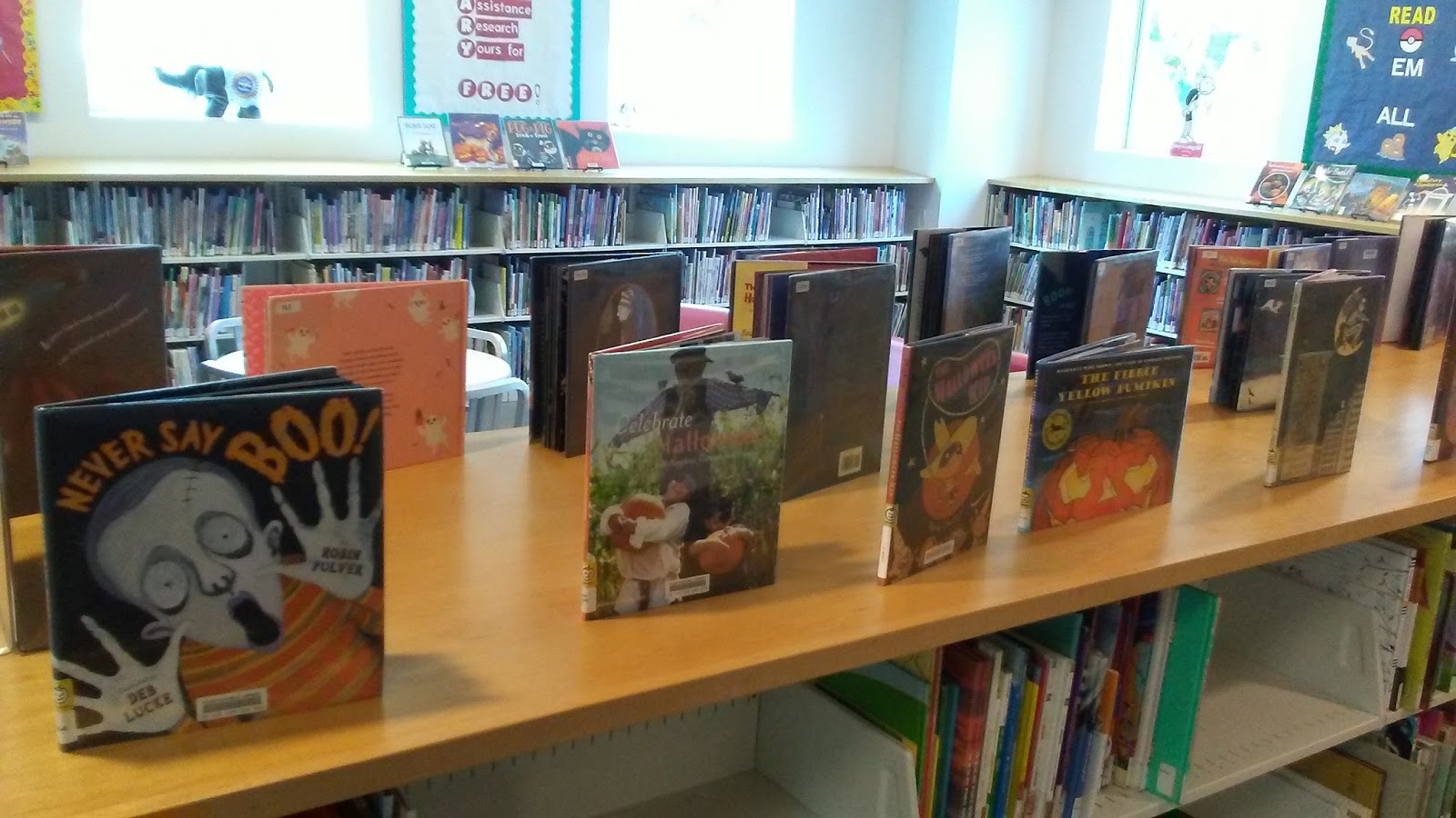 Stanaker Neighborhood Library: October 2017