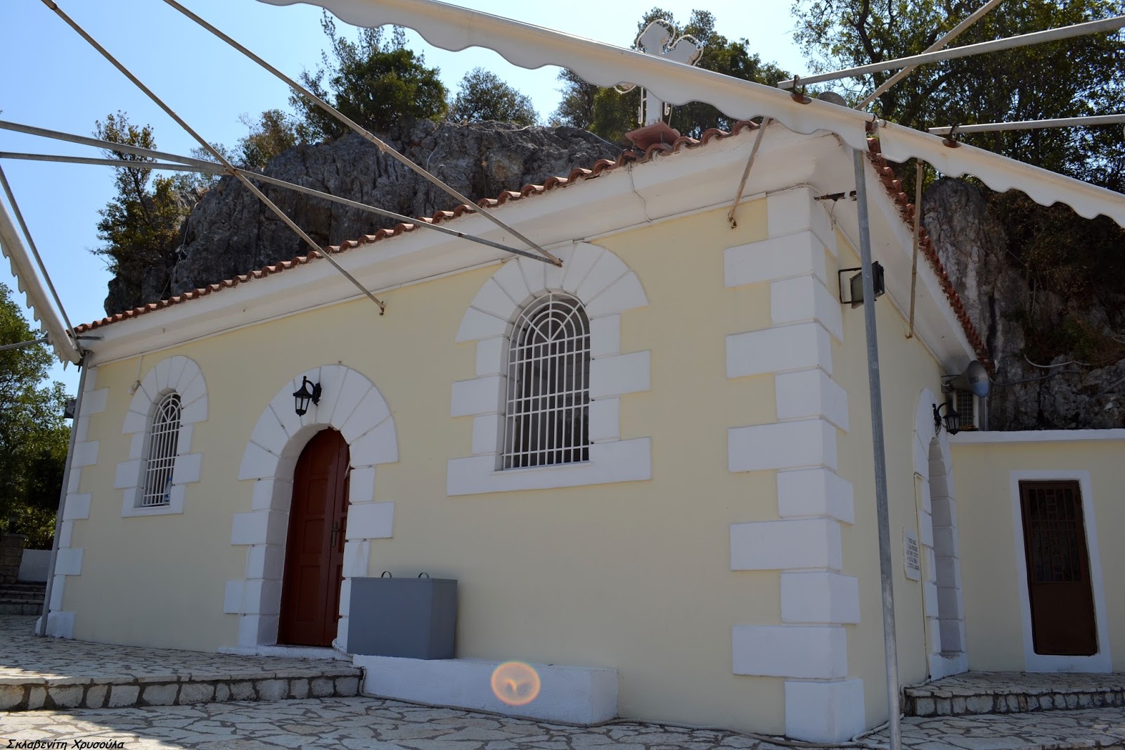 Το εκκλησάκι του βράχου...Αγία Κυριακή. | ΛΕΥΚΑΔΑ...Η ΠΑΤΡΙΔΑ ΜΟΥ