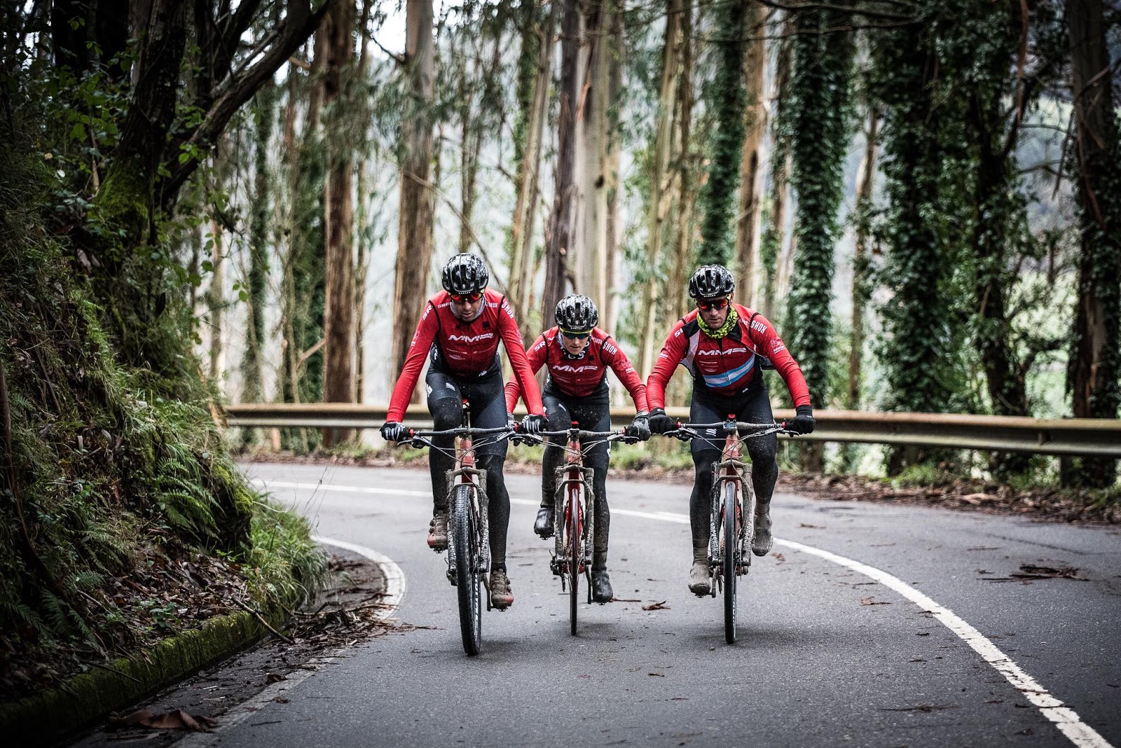 HUTCHINSON Y MMR FACTORY RACING TEAM UNEN SUS CAMINOS LOS DOS PROXIMOS ...