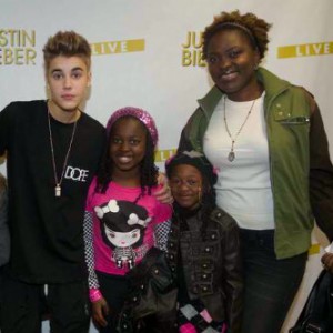 Marvin Zulu: 2face Children Take Photos with Justin Bieber