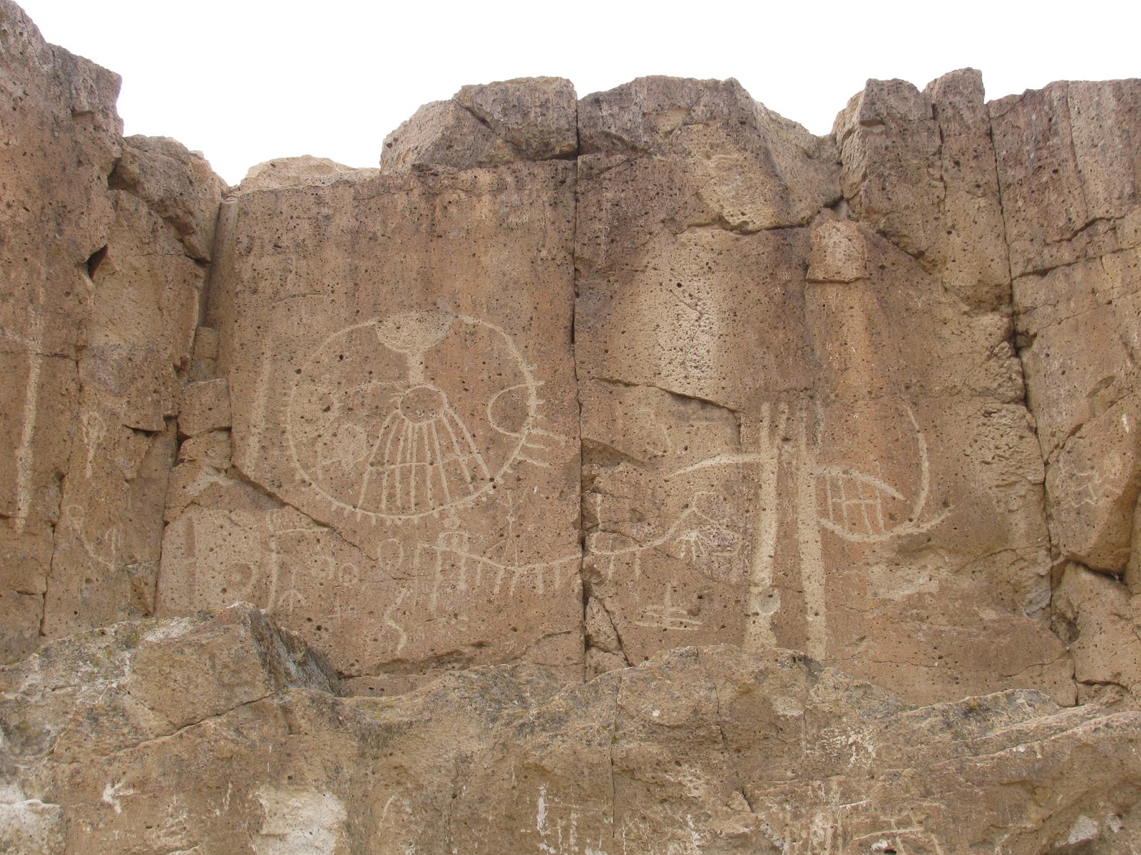 Weekend Wanderluster: Chalfant Petroglyphs (Mono County, California)