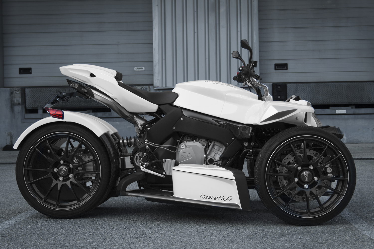 Auto Thunder: A bike with four wheels , Battery Powered Eletric Bike ...