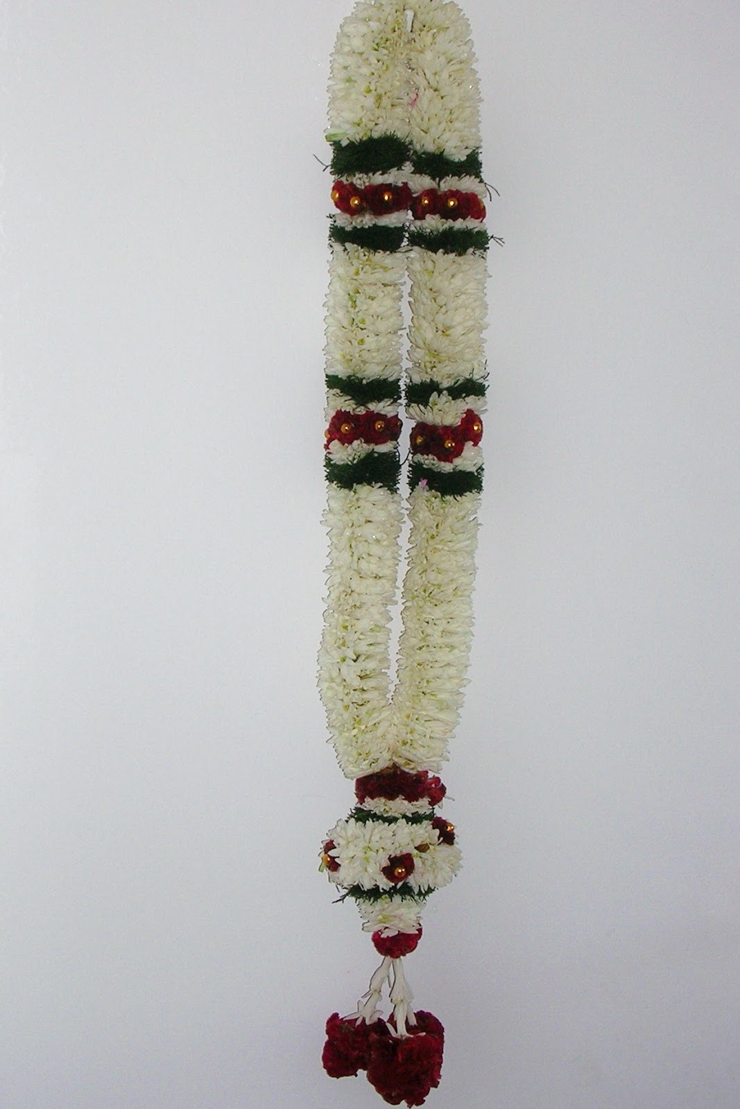 Ideal Blooms: Garland And Petals Maalai