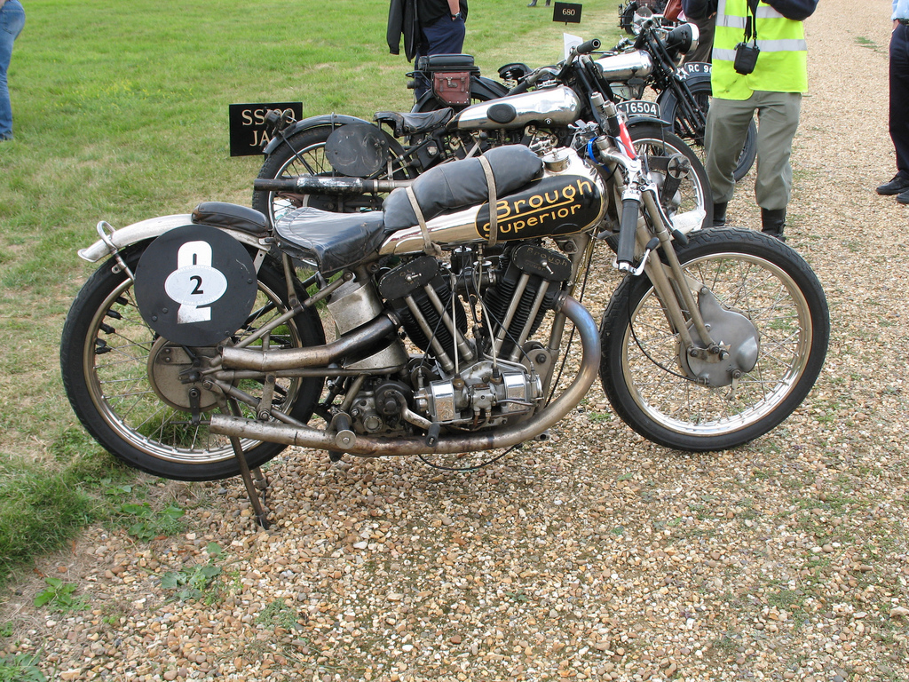 BUBBLE VISOR: British Cafe Racers