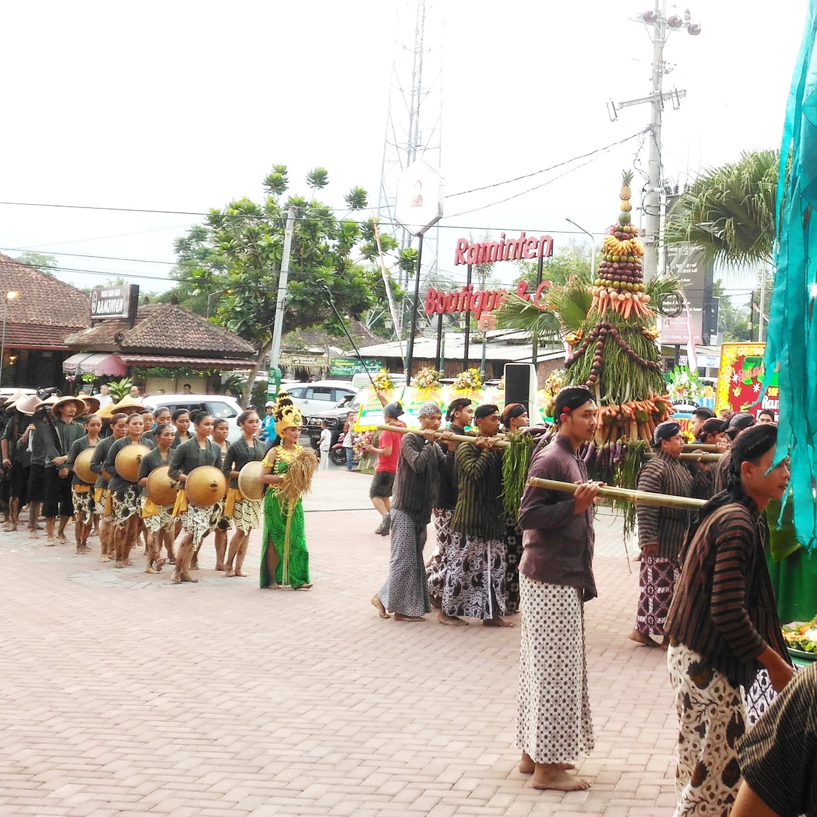 Keseruan Sooftopening Raminten Boutique and Cafe - ipung.net
