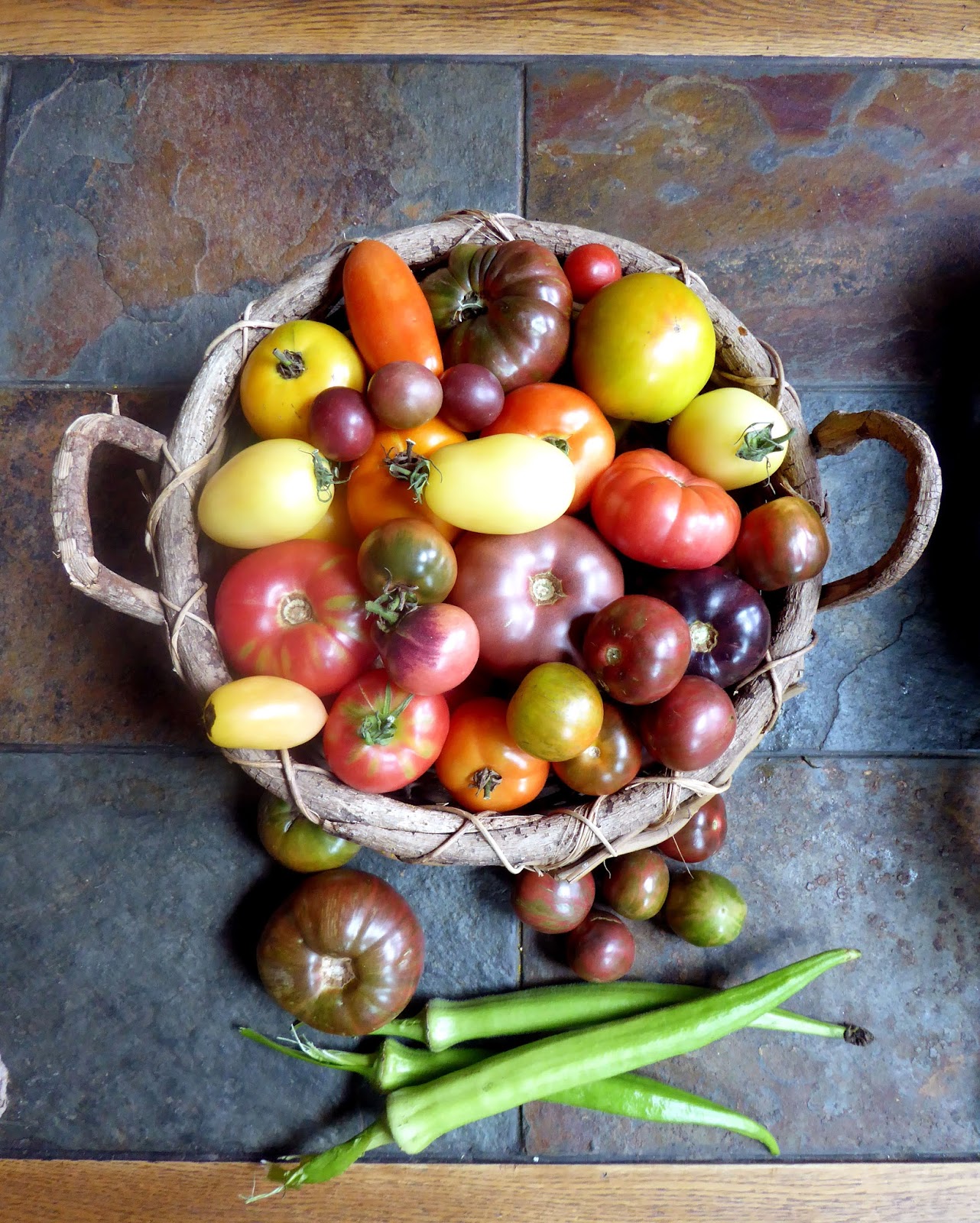 The Enchanted Tree: Heirloom Tomatoes!!