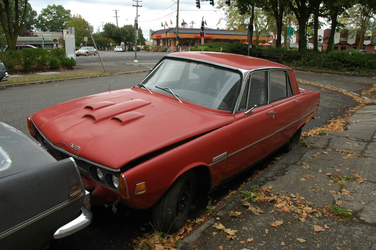 OLD PARKED CARS.: 1970 Rover 3500S, #2.