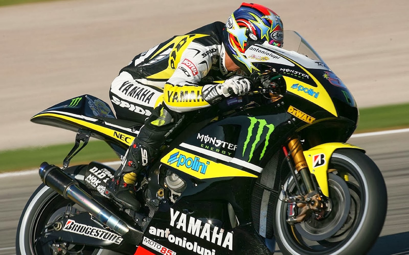 MONSTER YAMAHA R1 DESIGN