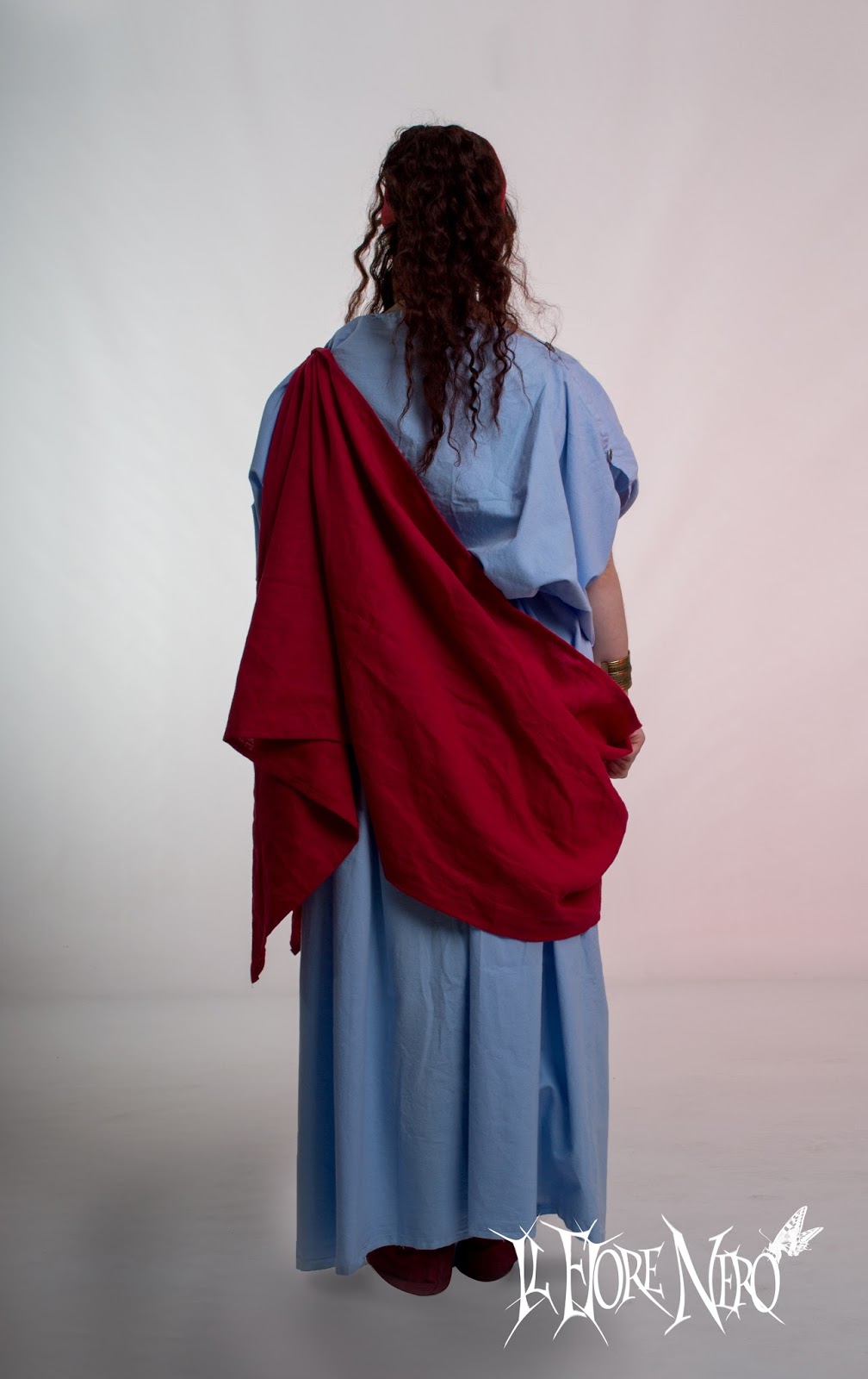 Sewing an ancient Roman dress: a short tutorial.