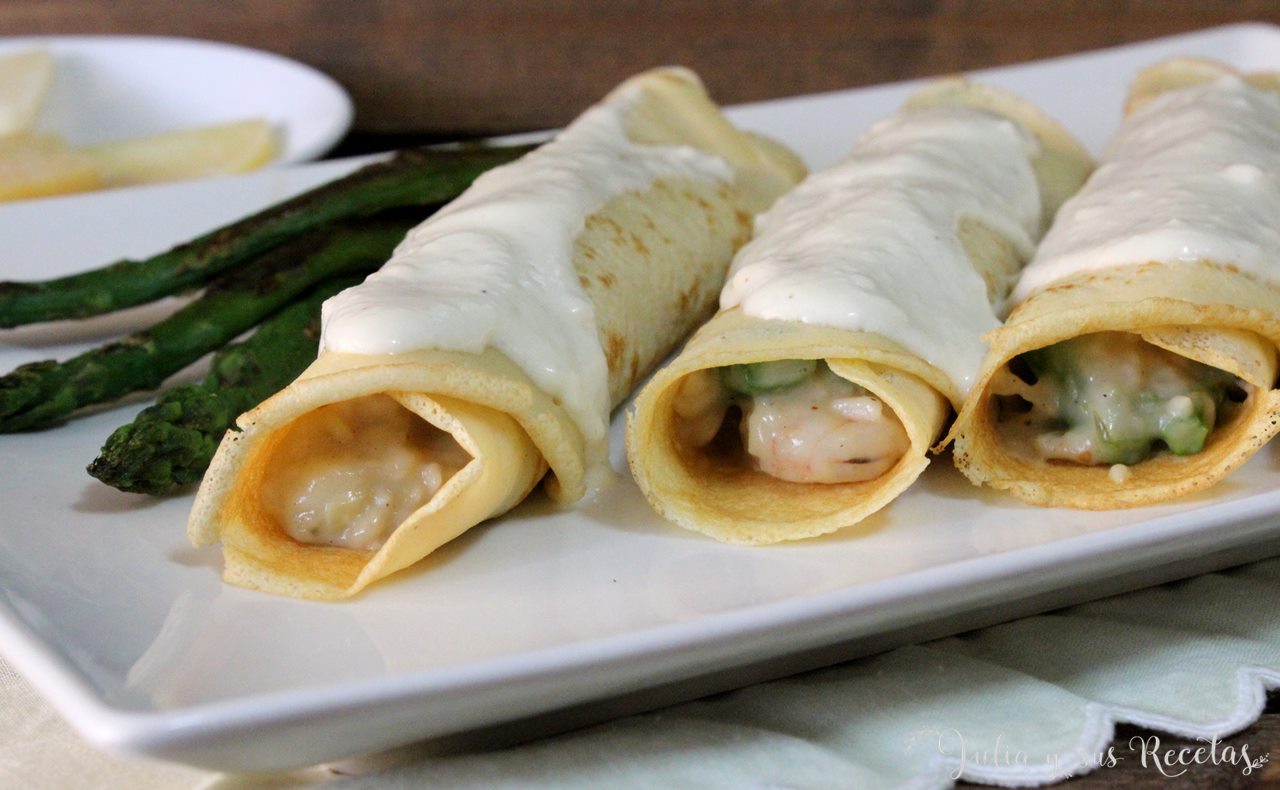 JULIA Y SUS RECETAS: Crêpes rellenos de gambas y espárragos con salsa ...