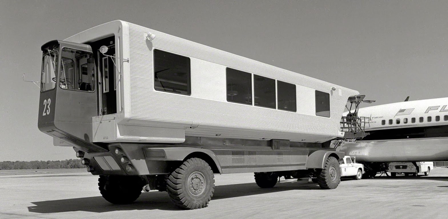 Mobile lounges, and Dodge trucks, the 1958-1963 airport "mobile lounge ...