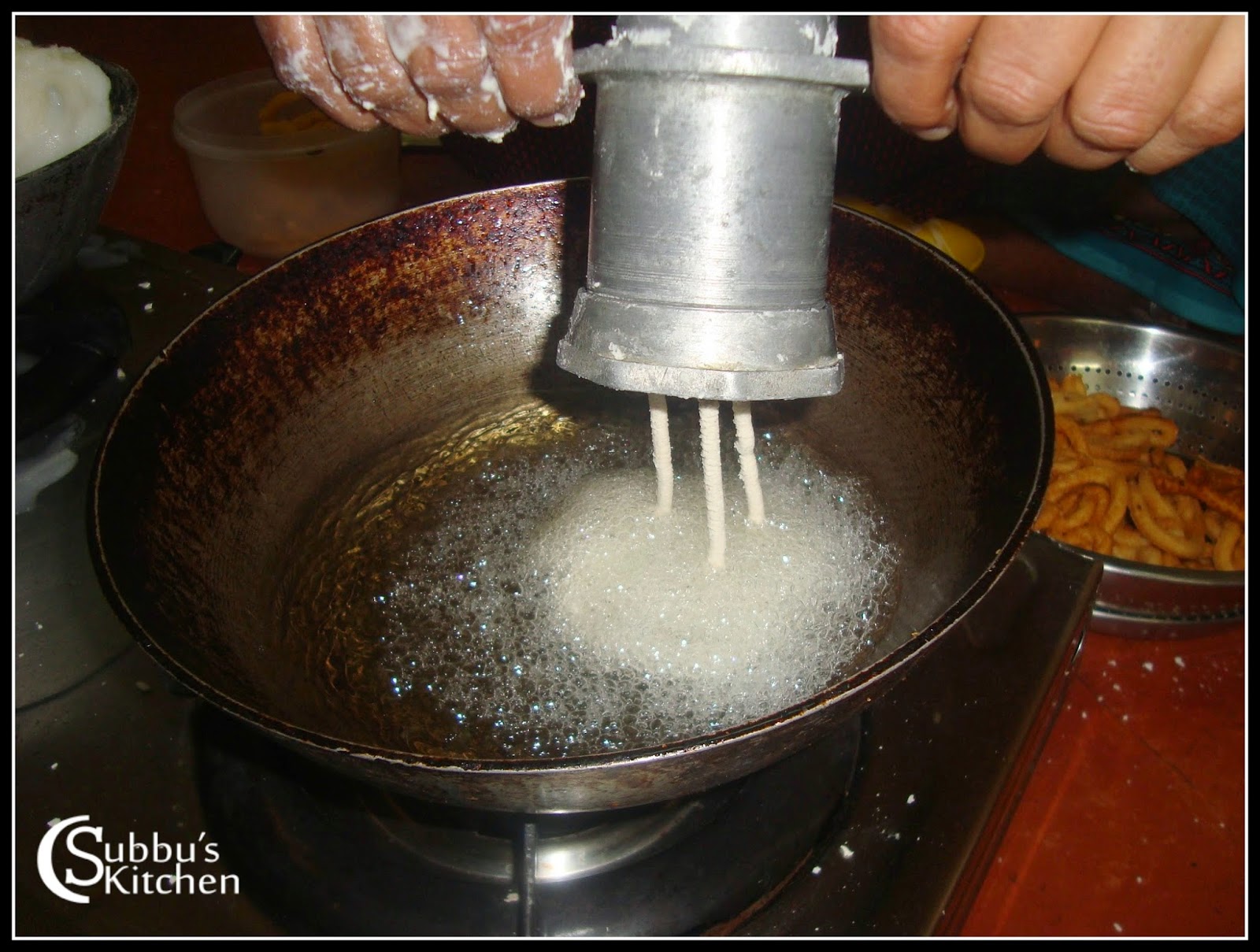 Thenkuzhal Murukku Recipe - Subbus Kitchen