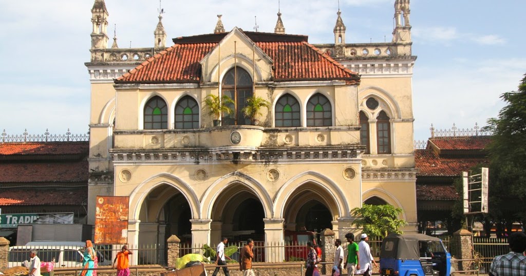 Colombo Public Library: ජනාකීර්ණ වීදි අස්සේ තනිවුන පුරහල