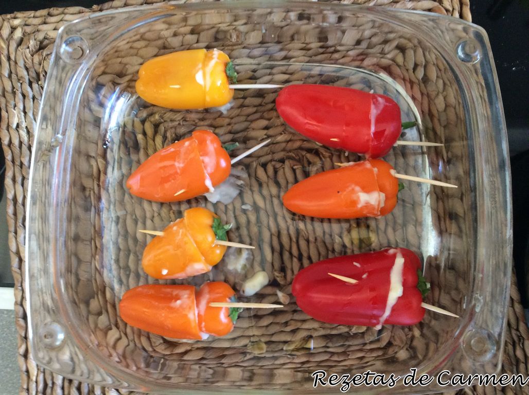 Mini pimientos rellenos con merluza y gambas