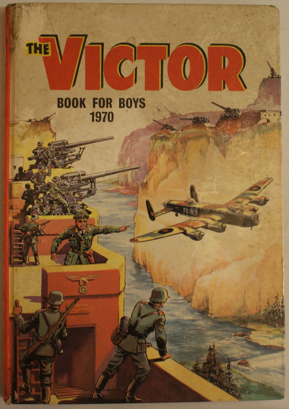 VICTOR BOOK FOR BOYS 1970