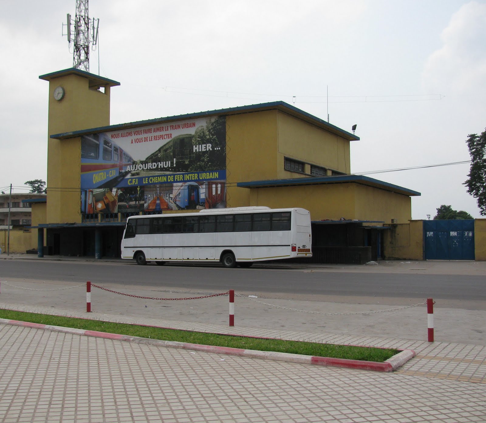 Kinshasa Then and Now: Kinshasa 2011 - Architecture Tour Redux