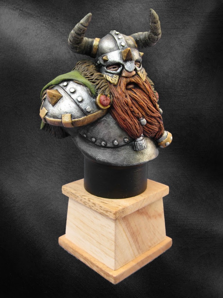 Warnahk Sculptures: The dwarf and the goblin