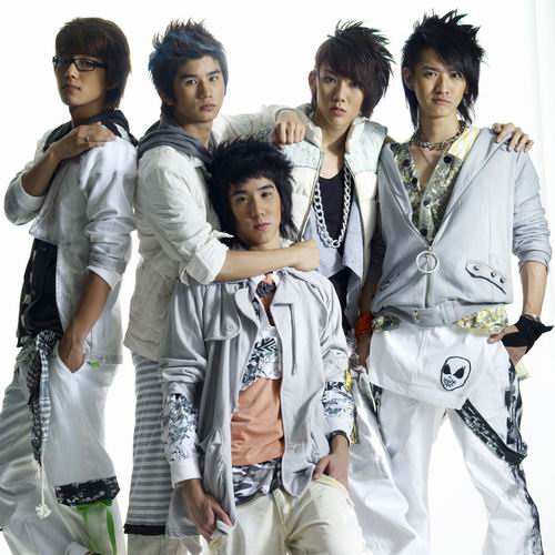 ♥ MIKERU ON TODAY ♥: K-OTIC (T-Pop)