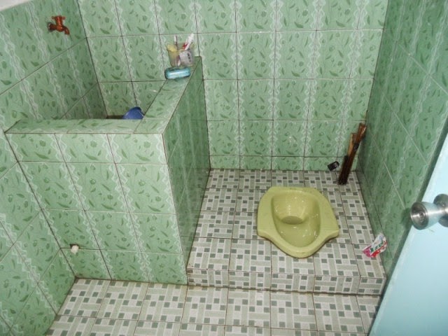 Cara Melakukan Pemeliharaan Jamban Jongkok Yang Tersumbat | Ide Bangunan