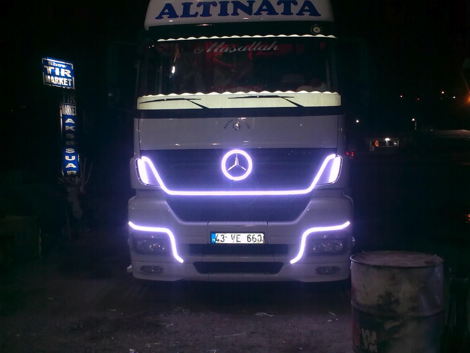 Tır Aksesuarları: Mercedes Axor Ön Panjur Şerit Led Aksesuarı