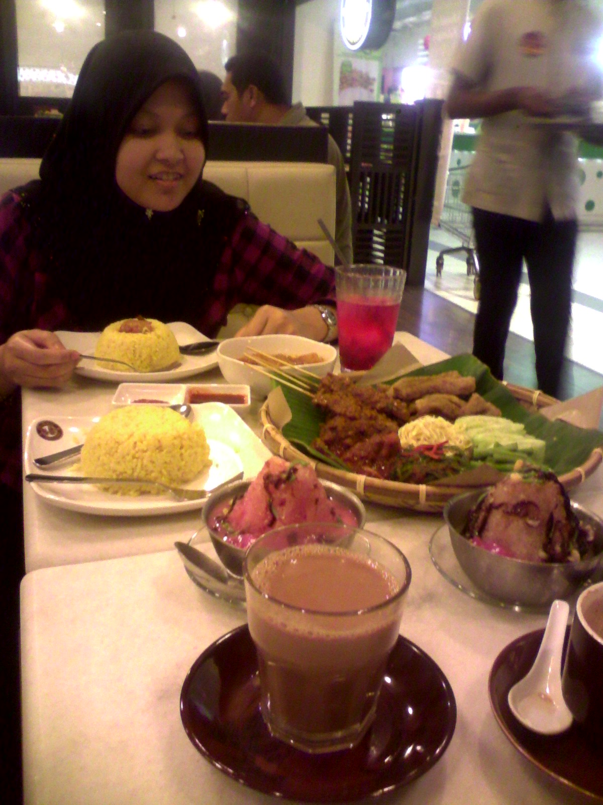 je tau kalau tak silap lah aku pun hape lagi ter on lah pasai dia cakap ...