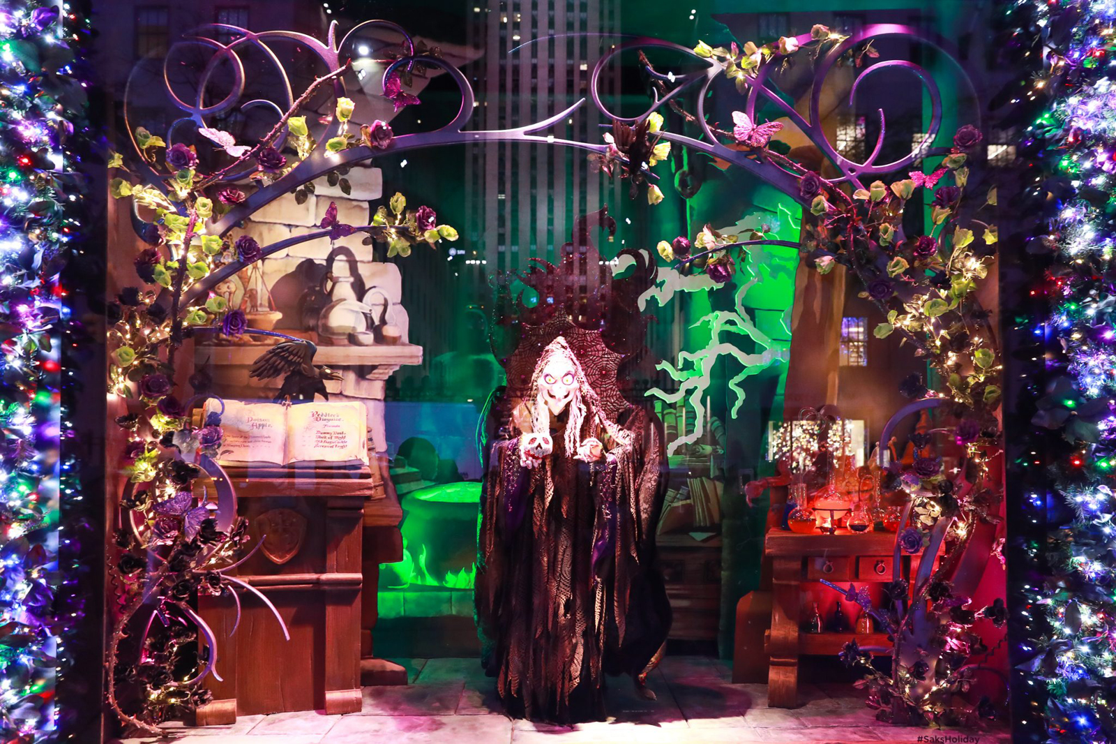 Filmic Light - Snow White Archive: Snow White 80th Anniversary Window ...