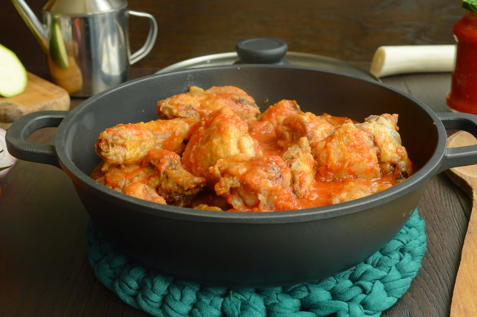 Las recetas de Noe: Pollo guisado en salsa de tomate y verduras Las recetas de Noe: Pollo guisado en salsa de tomate y verduras