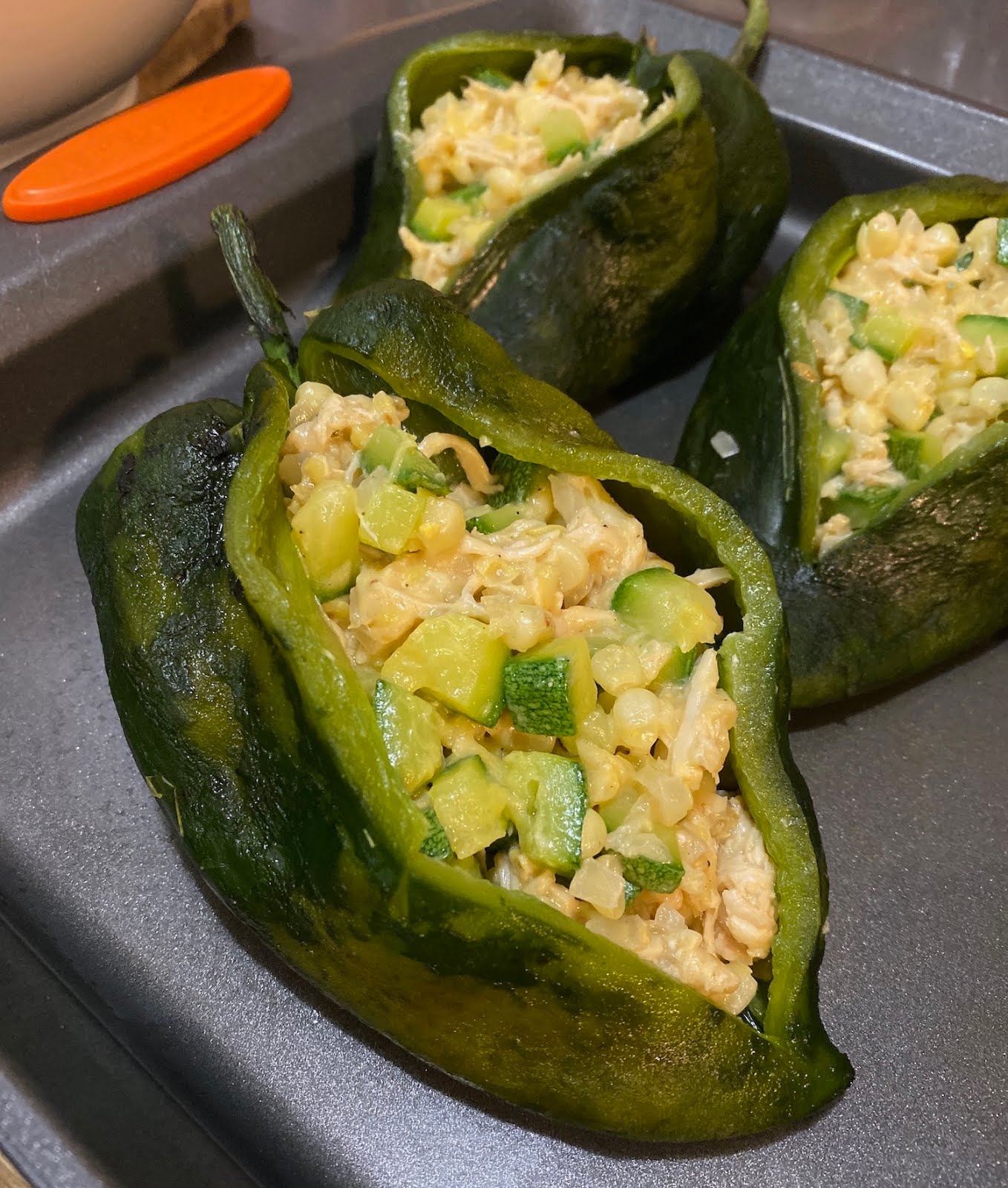 Chiles Rellenos de Pollo y Vegetales - Mi Cocina Rápida