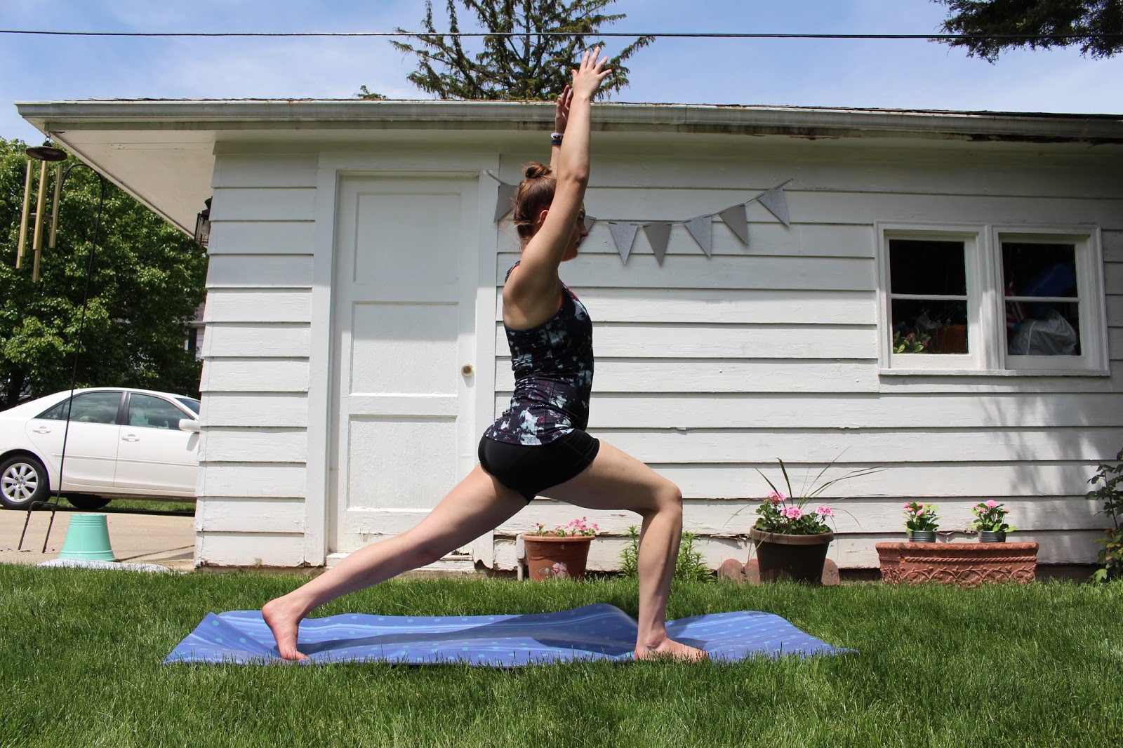 20 Insanely Easy Yoga Poses That Anyone Can Do | The Odyssey Online