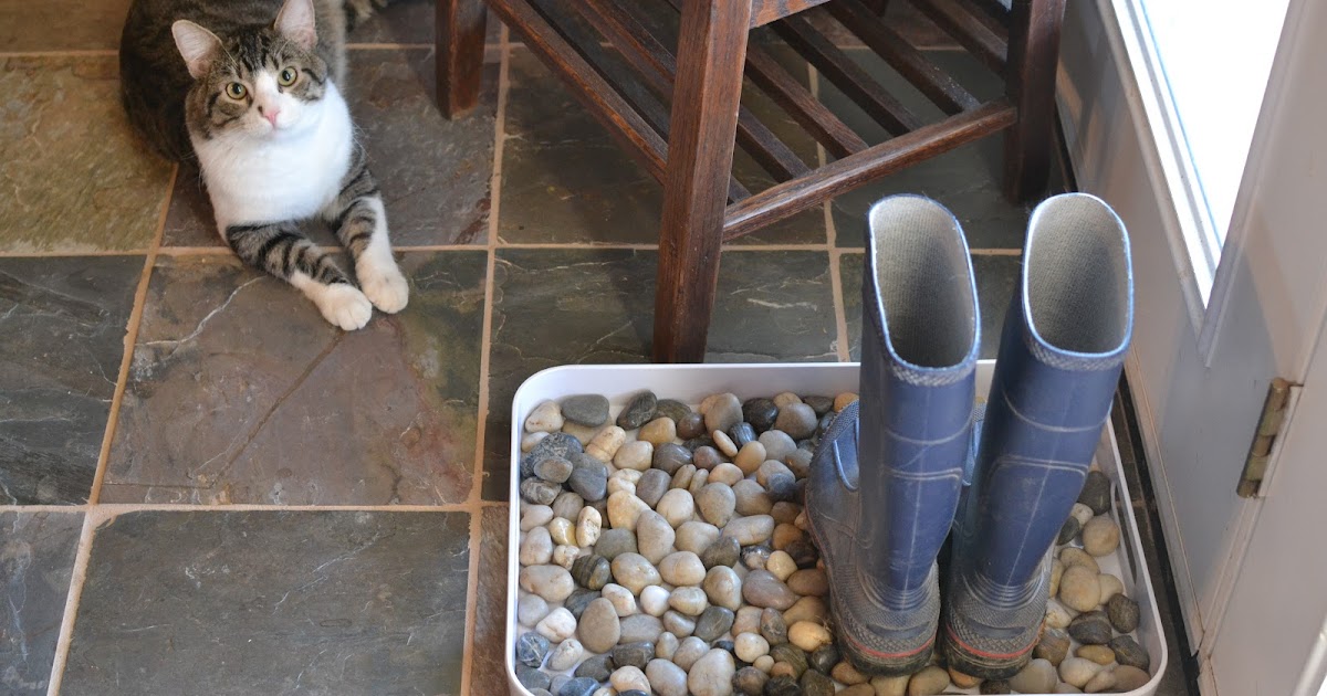 Our Neck of the Woods: DIY Muddy Boot Tray