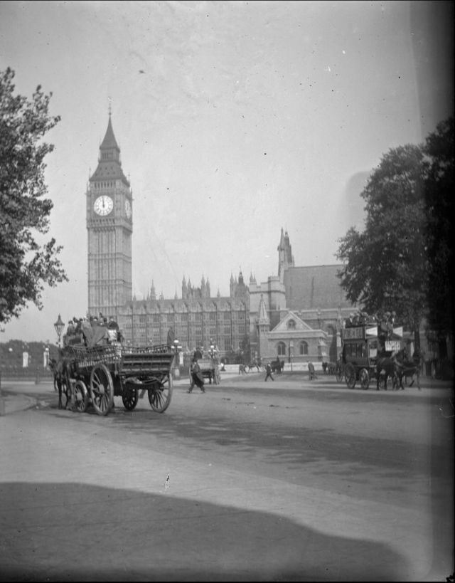 Rare Found Photos That Capture Street Scenes of London From the 1890s ...