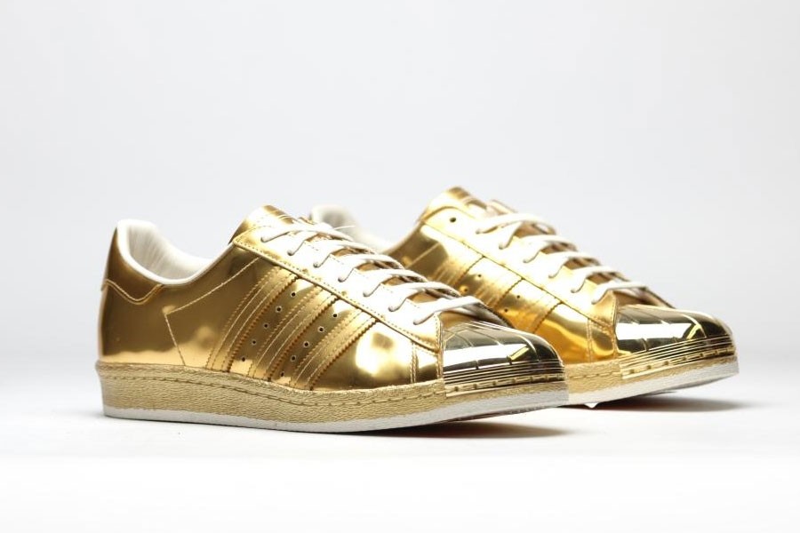 Mettalic Gold: o novo tênis da Adidas - Garotas Modernas