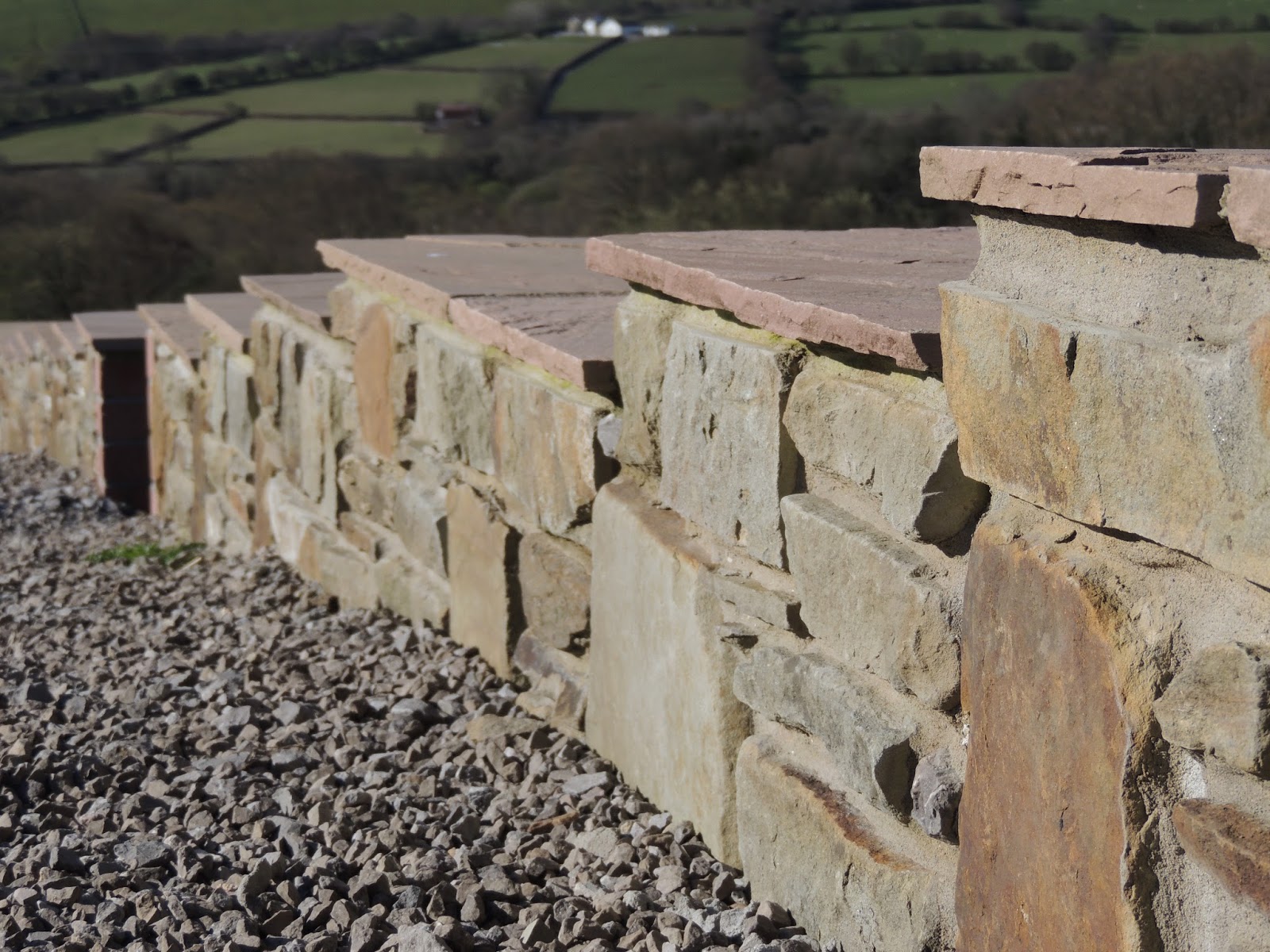 CWM LLYNFI BRICKLAYING : Dwarf stone wall