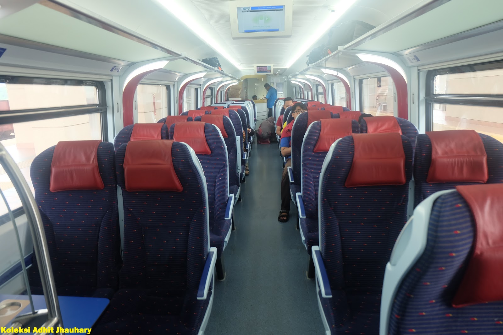 Menikmati Kereta Api ETS (Electric Train Service) di Malaysia