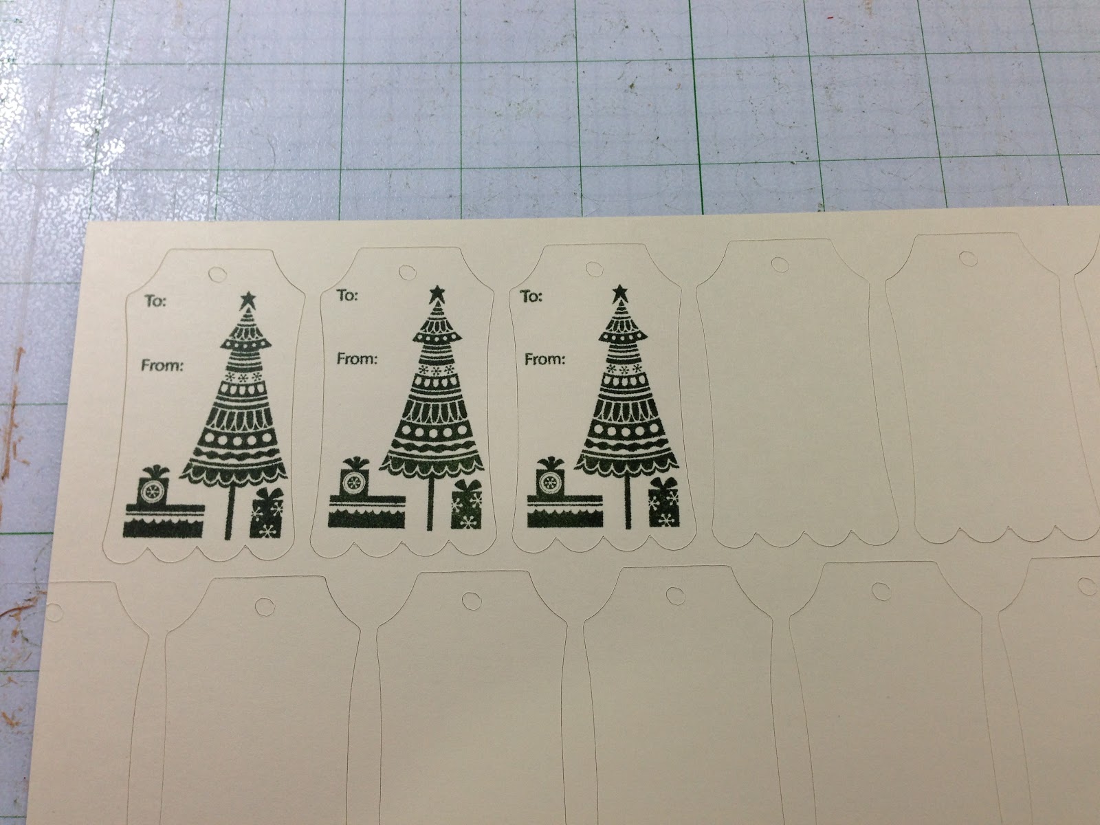 Bloggin The Crafts: Quick Christmas Tags!