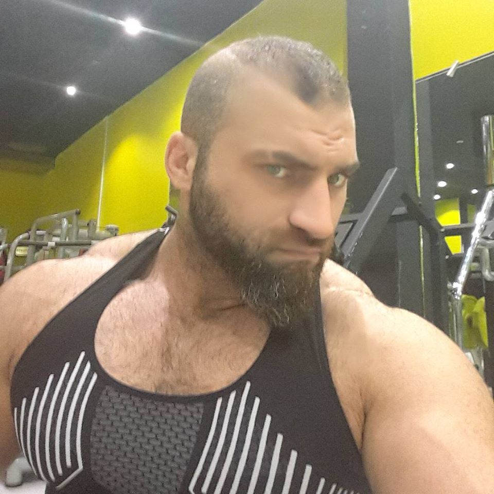 Muscle Lover: Turkish bodybuilder Türker Firat
