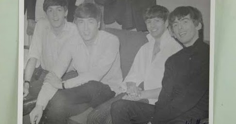 Meet the Beatles for Real: in their dressing room