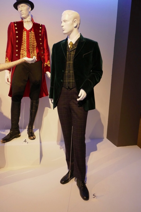 Hollywood Movie Costumes and Props: The Greatest Showman movie costumes ...
