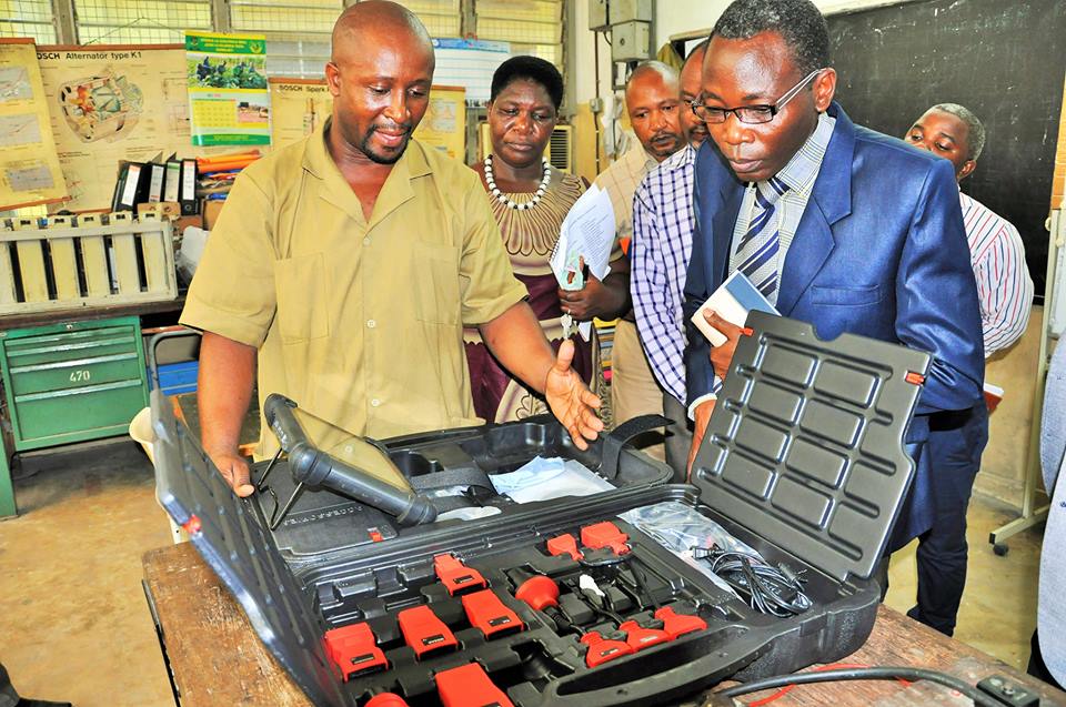 UFUNDI BLOG: Ziara ya Kaimu Mkurugenzi Mkuu wa VETA Dr Bwire S. Ndazi ...