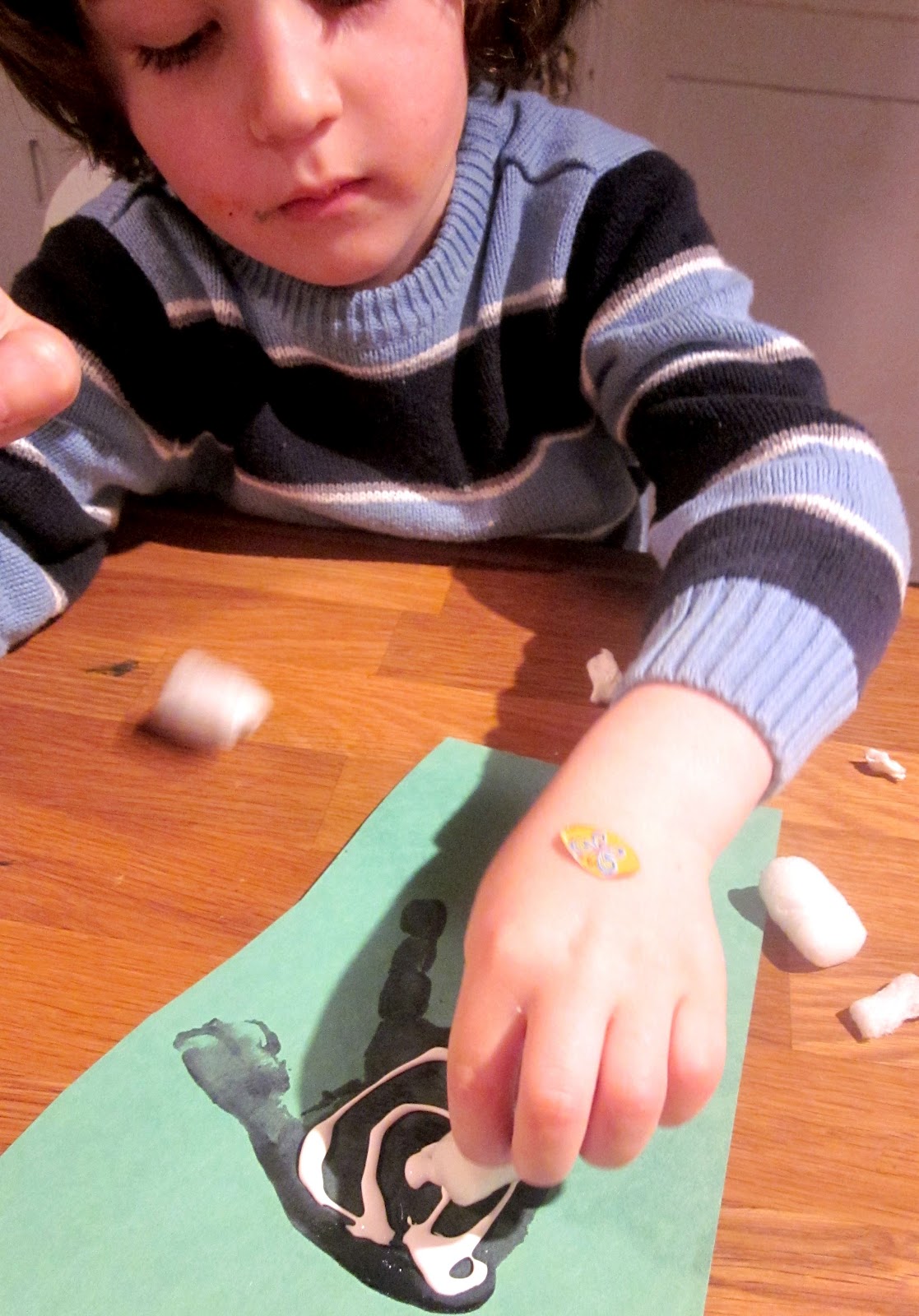 Mama's Little Muse: Handprint lambs with packing peanuts