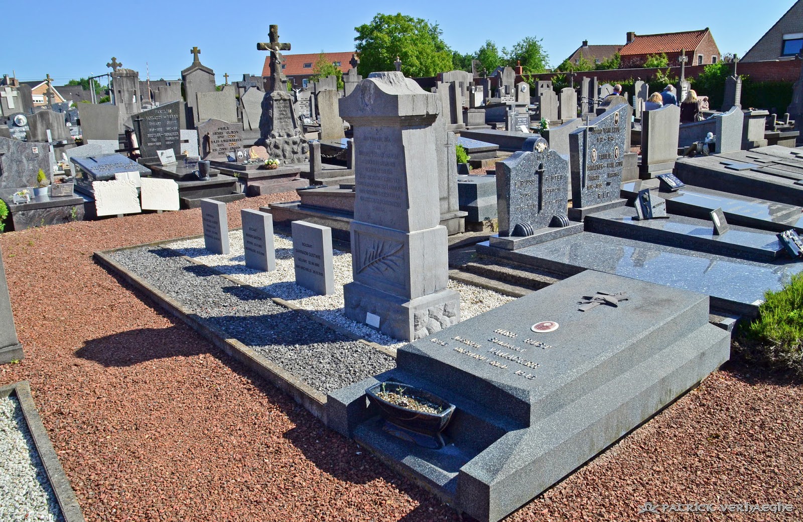 Pipers Remembering WWI: Trip 12 : Wervik Communal Cemetery, Kezelberg ...